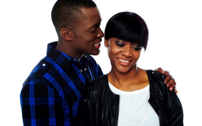 Here Are 12 Signs She's In Love With You | Boombuzz