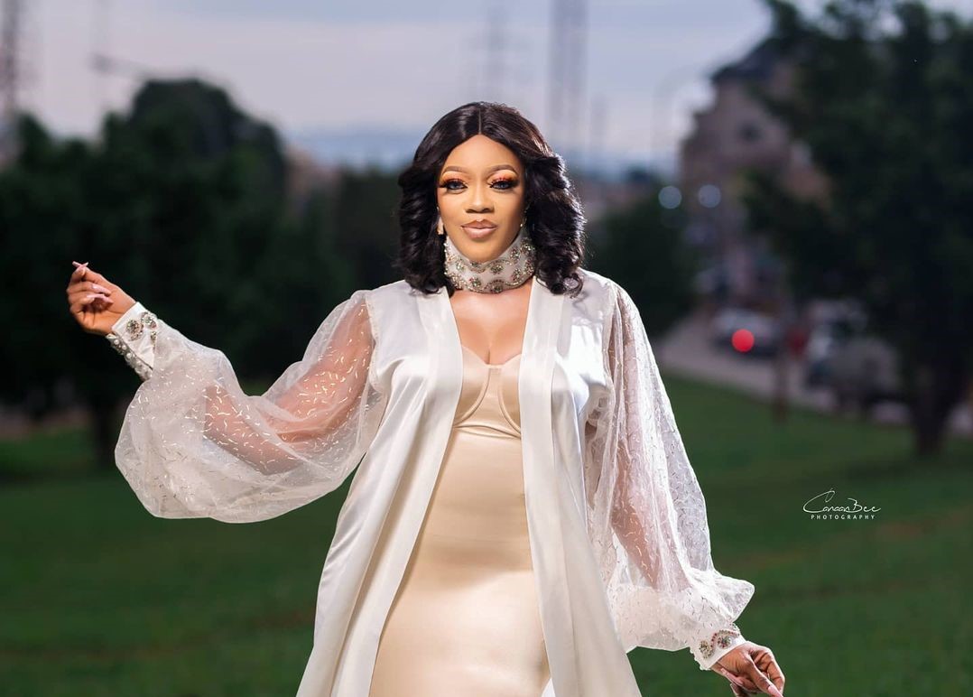 Checkout These Lovely Photos Of Nollywood actress, Eve Esin As She ...