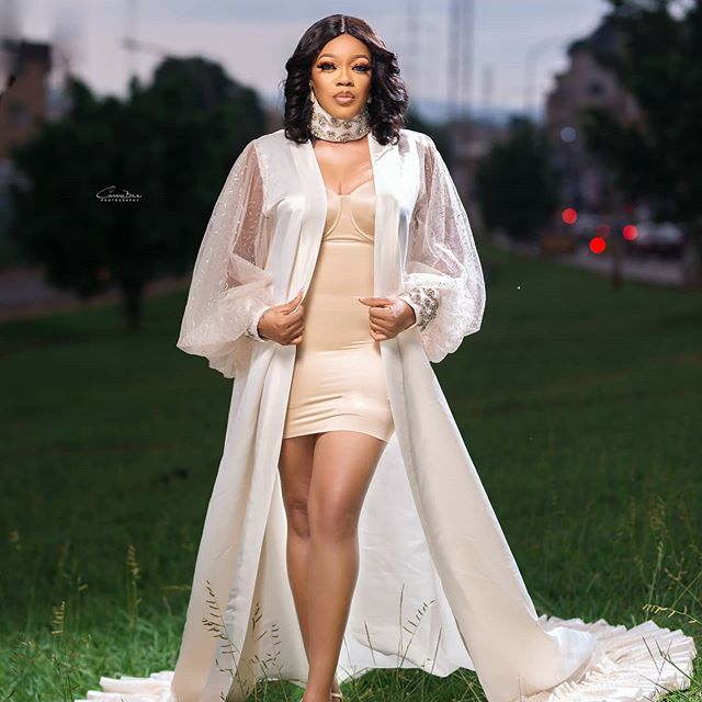 Checkout These Lovely Photos Of Nollywood actress, Eve Esin As She ...