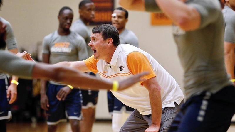 Joe Golding Completes His UTEP Coaching Staff with Earl Boykins | Boombuzz