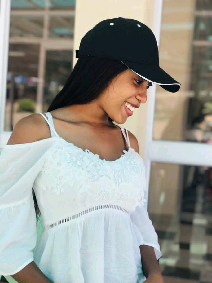 Brandy - True (Album Version) MP3 Download & Lyrics | Boomplay